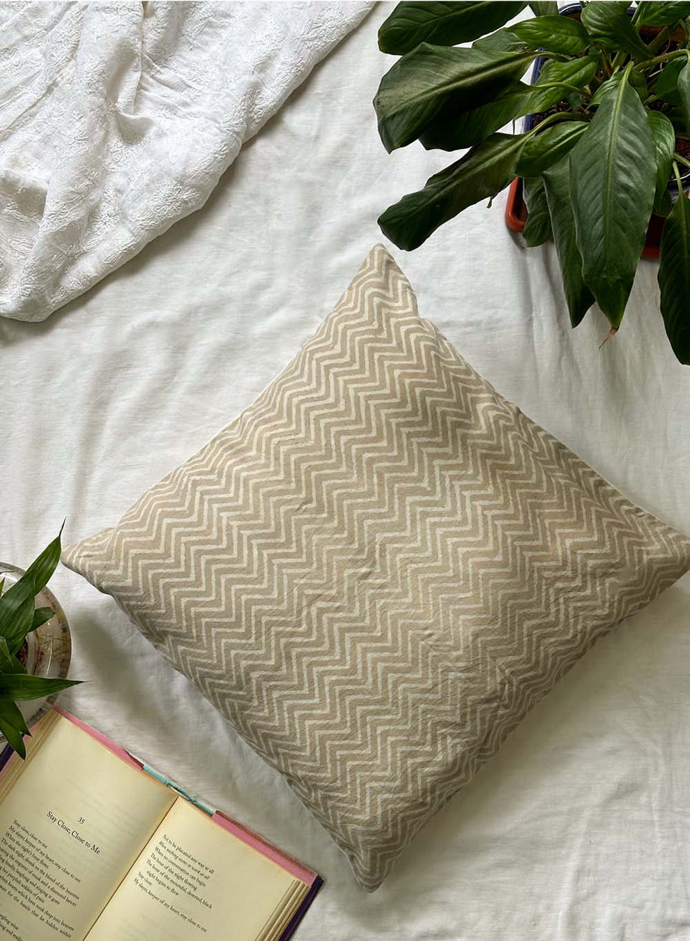 Beige ZigZag - Gharaonda Cotton Cushion Cover – Pakeeza Chikankari